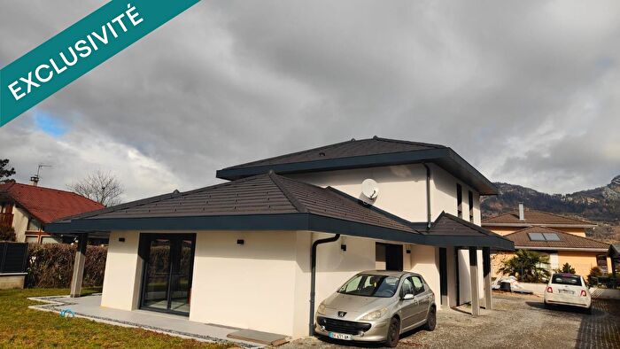 Maison à vendre - Saint-Pierre-en-Faucigny - 6 pièces - 4 chambres