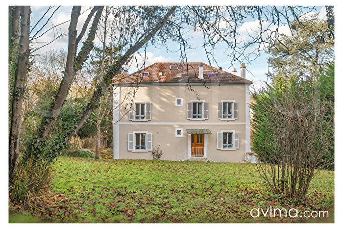 Marly-le-Roi, Montval, Côteaux : Maison 8 pièces à vendre