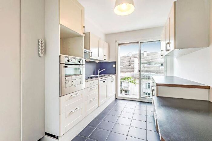 Appartement à louer - Allies-Clos dOr, Grenoble - 5 pièces - 4 chambres