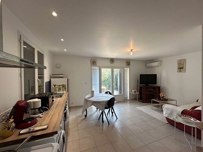 Maison à louer - Mollégès - 2 pièces - 1 chambre