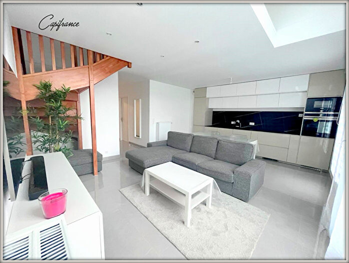 Maison à vendre - Bondy, Noue Caillet, Terre-Saint-Blaise - 5 pièces - 3 chambres