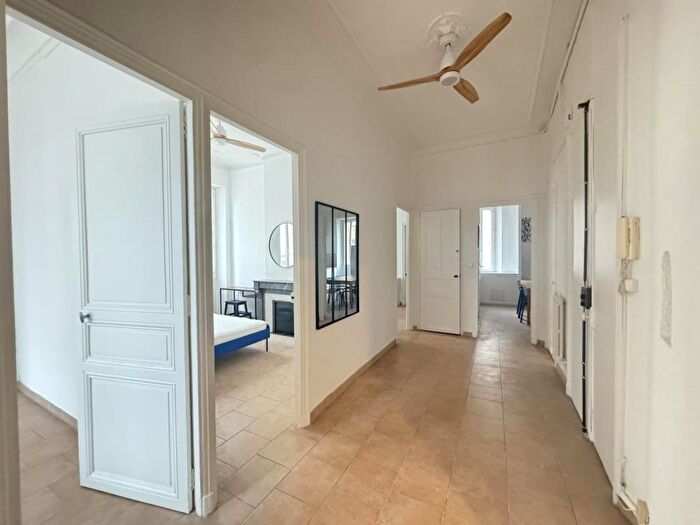 Appartement à louer - Marseille e , Cours julien, Notre-Dame-des-Monts - 5 pièces - 4 chambres