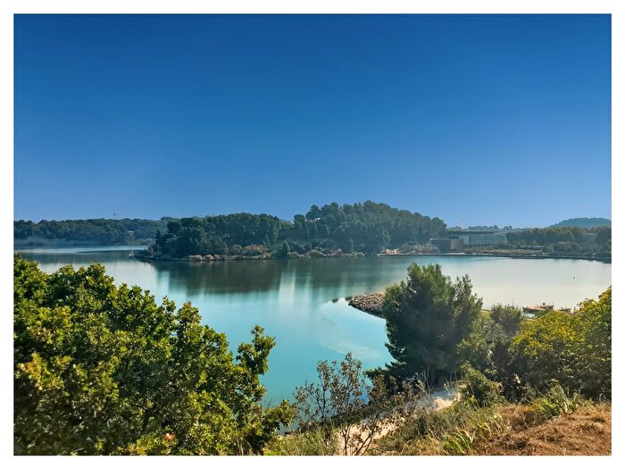 Maison à vendre - Istres, Etang - 11 pièces - 6 chambres