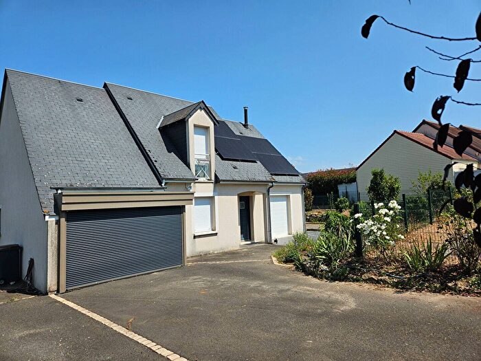 Maison à louer - Chambourg-sur-Indre - 7 pièces - 6 chambres