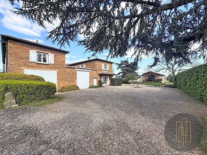 Maison à vendre - Pouilly-le-Monial - 13 pièces - 6 chambres
