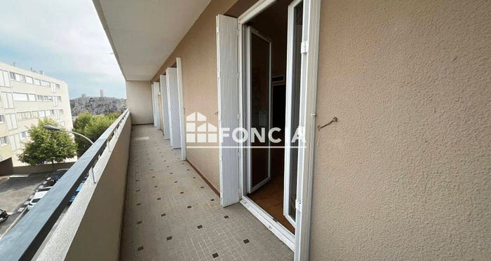 Pre de l'Aube-Centre, Septèmes-les-Vallons : Appartement 4 pièces à louer