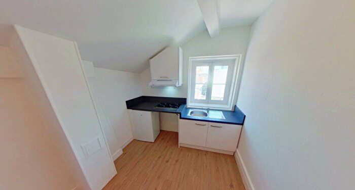 Saint Louis, Lyon 7ème arrondissement : Appartement 1 pièce à louer