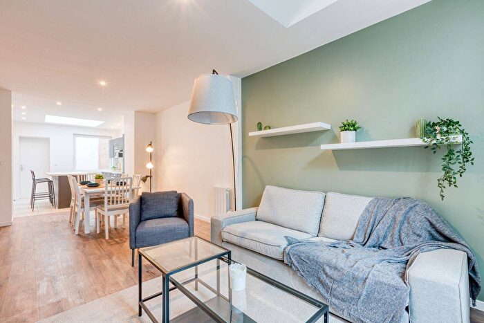 Appartement à louer - Justice-Fraternité-Linne-Chemin Neuf, Roubaix - 5 pièces - 4 chambres