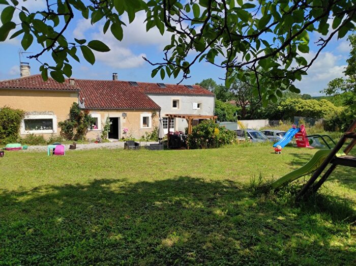 Tonnay-Boutonne - Maison 8 pièces à vendre