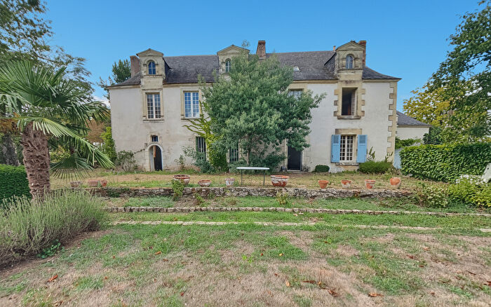 Maison 15 pièces à vendre à Saint-Lambert-du-Lattay