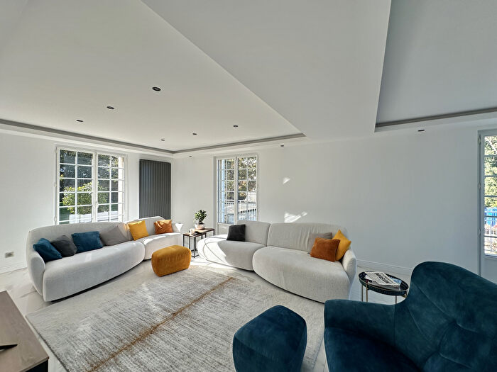 Maison à vendre - Chessy - 10 pièces - 5 chambres