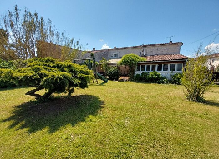 Maison 9 pièces à Saint-Quantin-de-Rançanne, à vendre