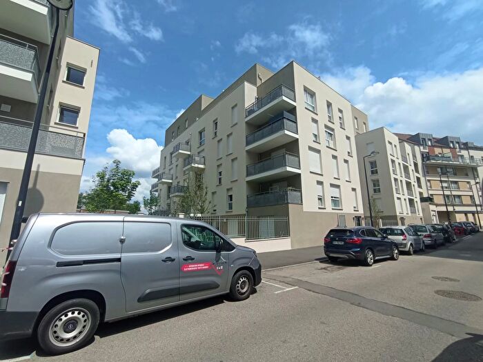 Appartement à vendre - Trappes, Coeur des Merisiers - 1 pièce