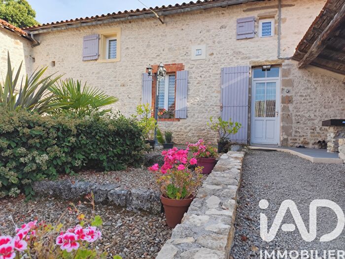 Maison à vendre - Saint-Claud - 6 pièces - 4 chambres