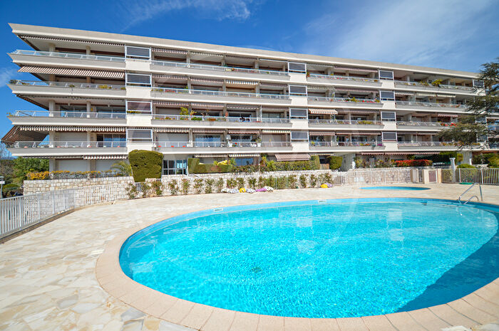 Appartement à louer - Saint-Laurent-du-Var, Jacquons, Plateaux Fleuris - 3 pièces - 2 chambres