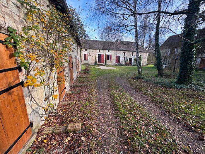 Maison à vendre - Marcé-sur-Esves - 10 pièces - 4 chambres