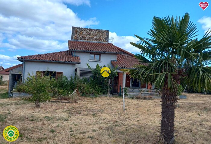 Maison à vendre - Massiac - 8 pièces - 4 chambres