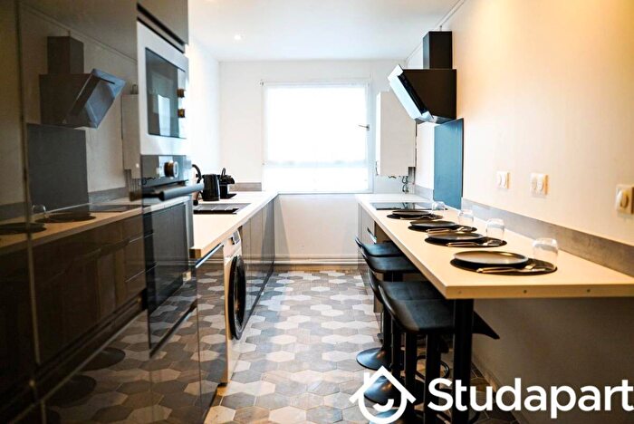 Appartement à louer - Centre Urbain Nord, Évry-Courcouronnes - 1 pièce - 3 chambres