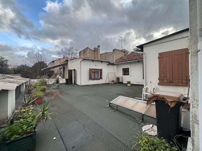 Appartement à vendre - Marseille e  - 5 pièces - 4 chambres