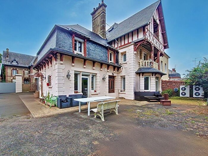 Maison à vendre - Étrépagny - 8 pièces - 4 chambres