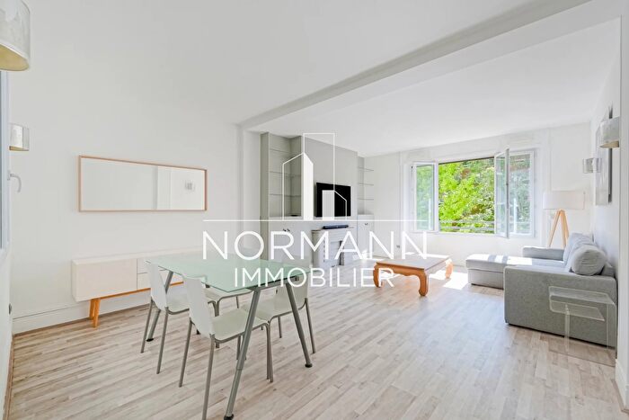 Neuilly-sur-Seine, Saint-James, Madrid : Appartement 2 pièces à vendre