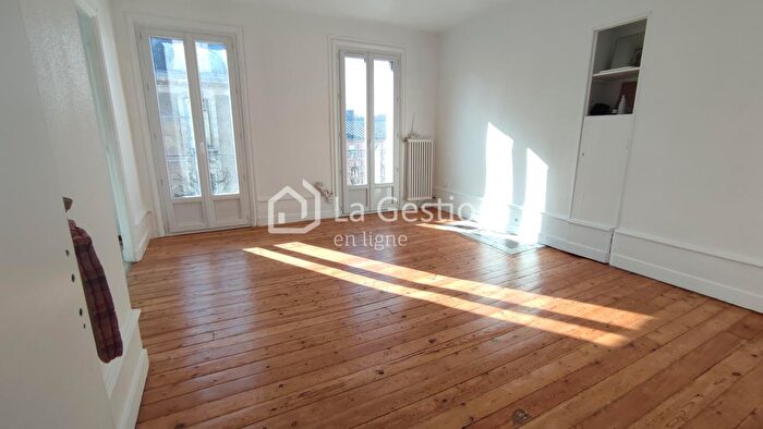 Appartement à louer - Périgueux, Centre-ville, La Gare, Saint-Martin - 3 pièces - 2 chambres