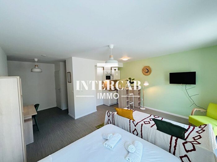 Appartement à louer - Barbâtre-Saint Remy-Verrerie, Reims - 1 pièce