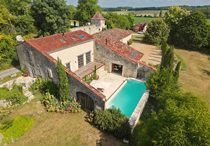 Verteillac : Maison 6 pièces à vendre