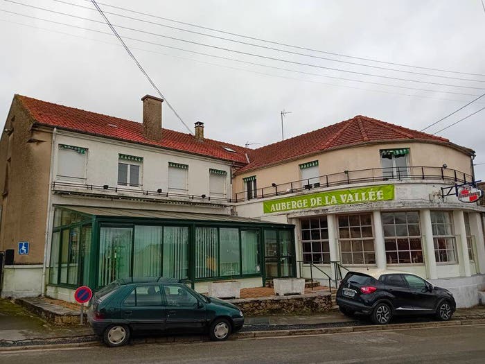 Maison 10 pièces à louer à Bourg-et-Comin