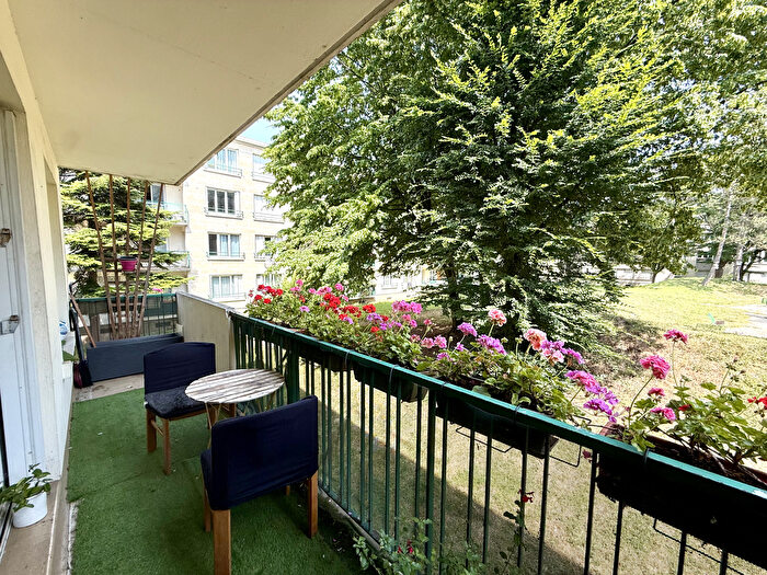 Bondy, Noue Caillet, Terre-Saint-Blaise : Appartement 5 pièces à vendre