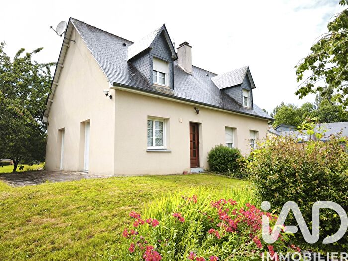 Villaines-la-Juhel : Maison 8 pièces à vendre