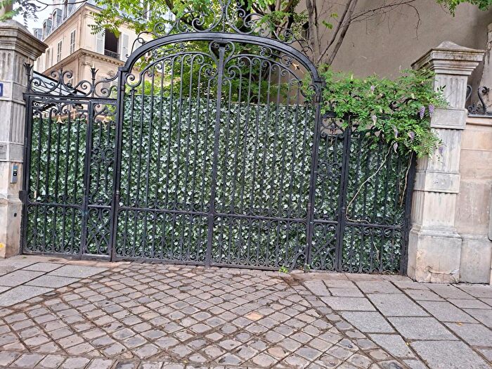 Paris 9ème, Clichy, Trinité : Appartement 5 pièces à vendre