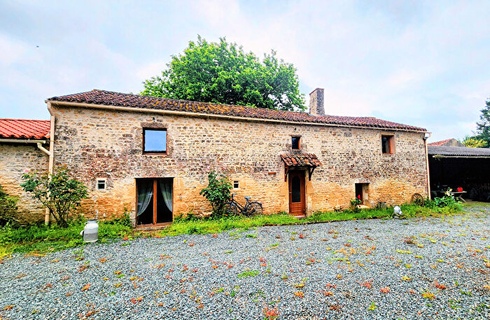 Maison 11 pièces à Saint-Hilaire-des-Loges, à vendre