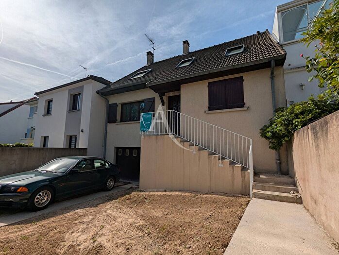 Maison 7 pièces à louer à Guillebaud-Beauv Vallon-Les Rabats-Antonypole