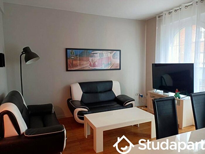 Centre-Neuf Bourg-Quesnoy-Delsaux-Musée-Cannoniers-Gare, Valenciennes : Appartement 1 pièce à louer