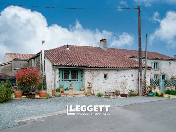 Maison à vendre - Vouvant - 8 pièces - 4 chambres