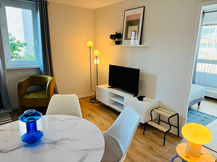 Appartement 6 pièces à Villeurbanne, Perrallière, à louer