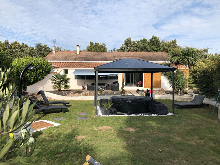 Maison à vendre - Le Girouard - 8 pièces - 6 chambres