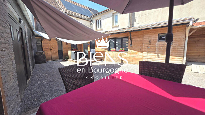 Maison 9 pièces à vendre à Corcelles-les-Arts