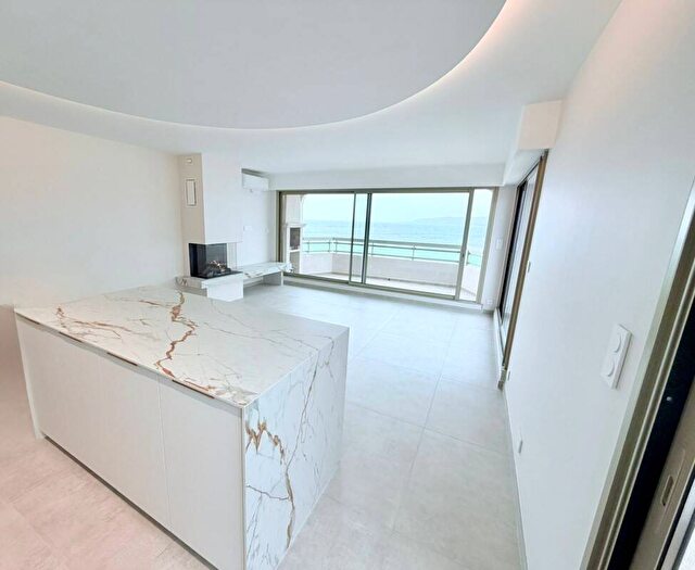 Appartement à louer - Plateau Notre Dame Sud-Bord de mer-Beaurivage, Saint-Raphaël - 3 pièces - 2 chambres