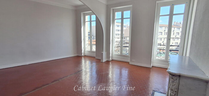 Appartement à louer - Marseille e , Castellane - 4 pièces - 3 chambres