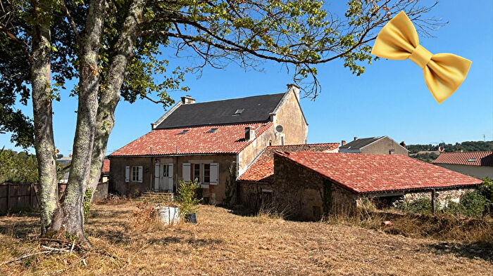 Availles-Limouzine : Maison 9 pièces à vendre