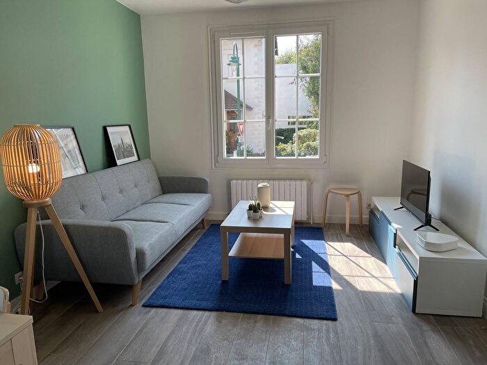 Appartement à louer - Bd Gallieni, Villeneuve-la-Garenne - 5 pièces - 1 chambre