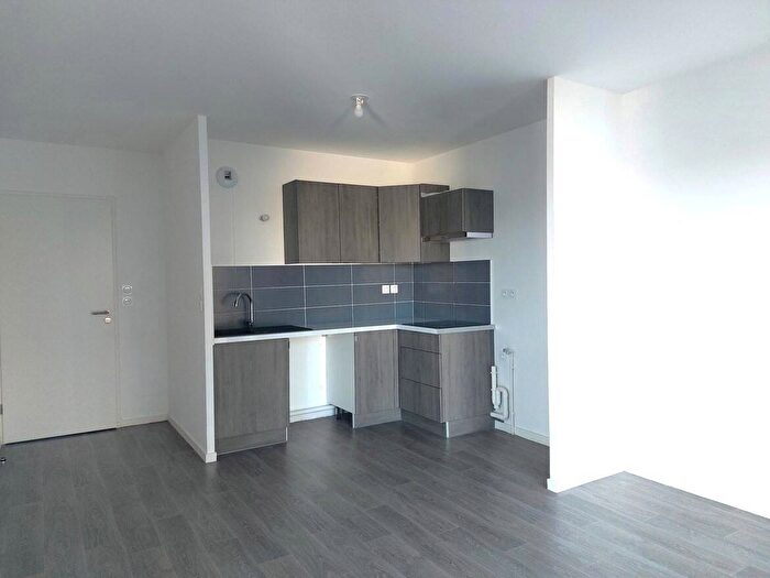 Appartement à louer - Argonne-Champ Chardon-Fontaine-Nécotin, Orléans - 2 pièces