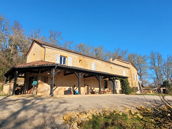 Mauzac-et-Grand-Castang : Maison 10 pièces à vendre
