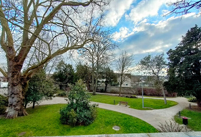 Appartement à vendre - Plailly - 4 pièces - 3 chambres