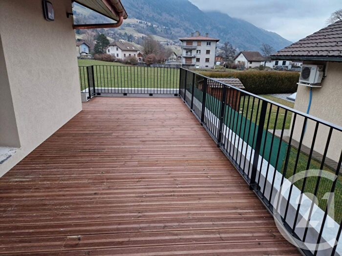 Appartement à louer - Taninges - 3 pièces - 2 chambres