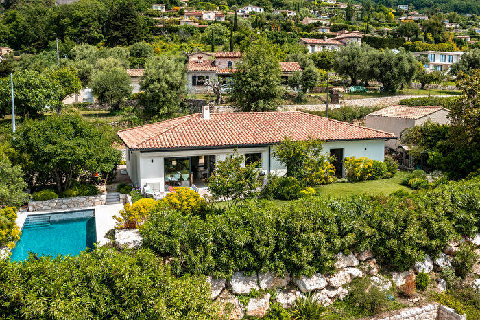 Maison à vendre - Tourrettes-sur-Loup - 5 pièces - 4 chambres