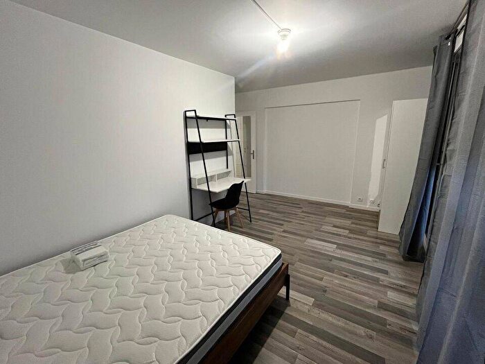 Centre Administratif, Évry-Courcouronnes : Appartement 5 pièces à louer