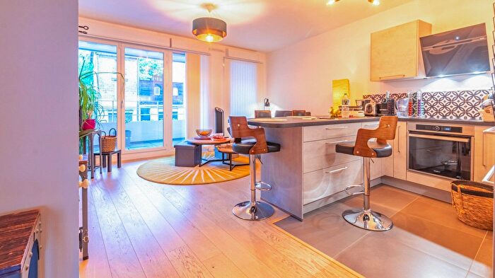 Appartement 4 pièces à Issy-les-Moulineaux, Centre-ville, Corentin Celton, Les Varennes, à vendre